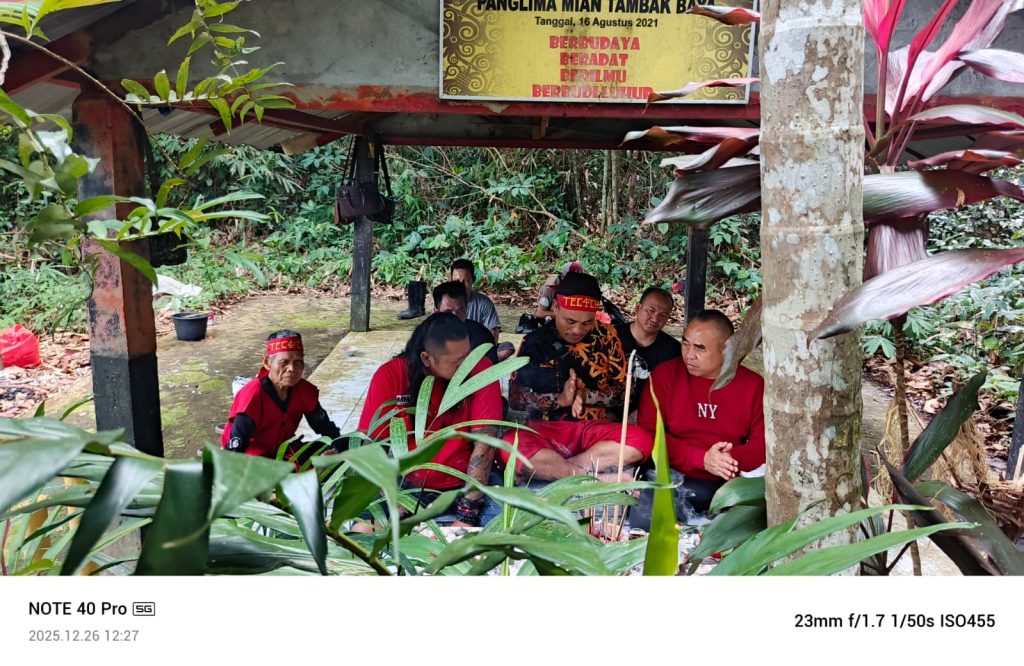 Panglima Mangkok Merah Borneo Bersatu: Batu Mali Adalah Benteng ...