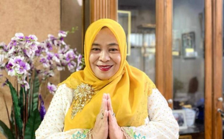 Dra. Hj. Yeni Anita Susila M.Pd., Kepala Dinas Pendidikan dan ...